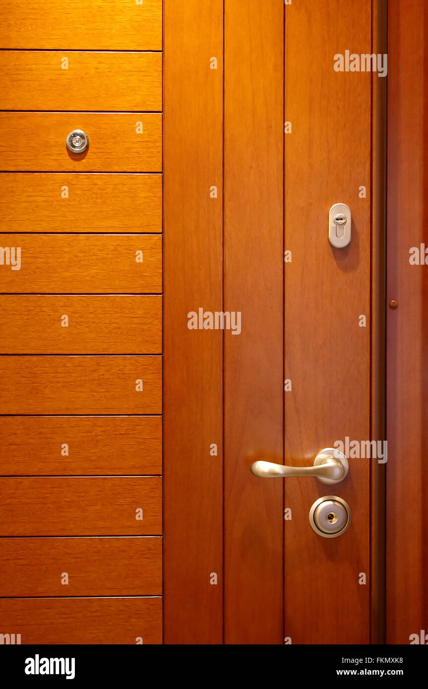 Apartment door peephole hi-res stock photography and images - Alamy