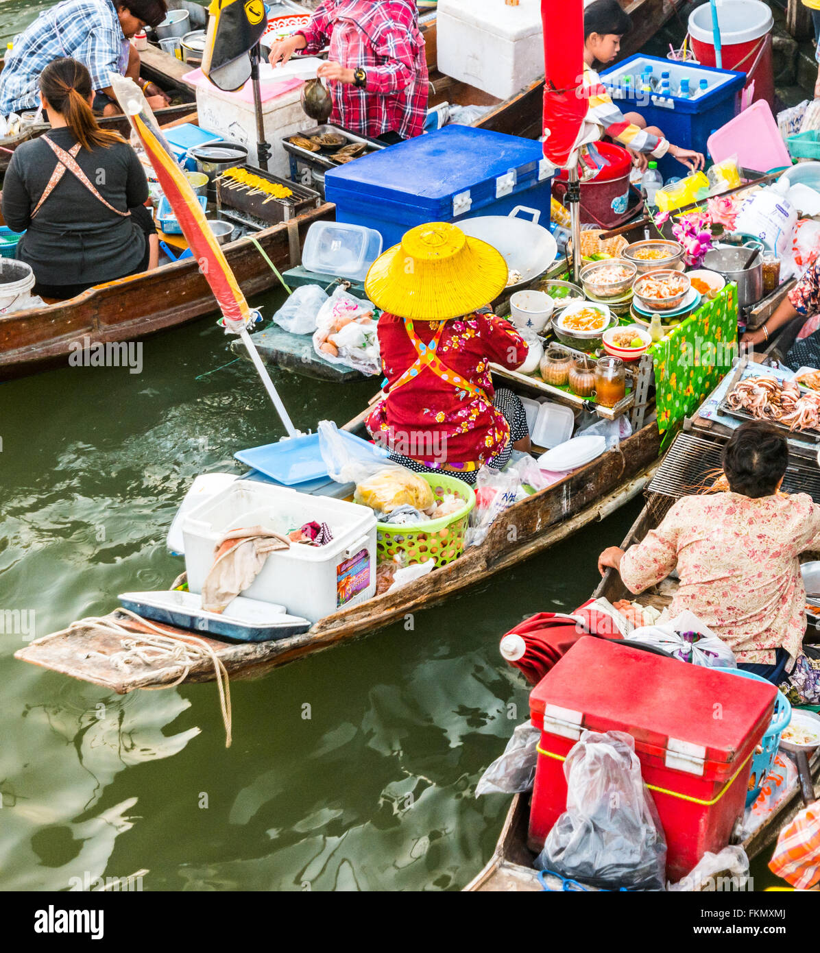 Trader's boats in a floating market in Thailand Stock Photo - Alamy