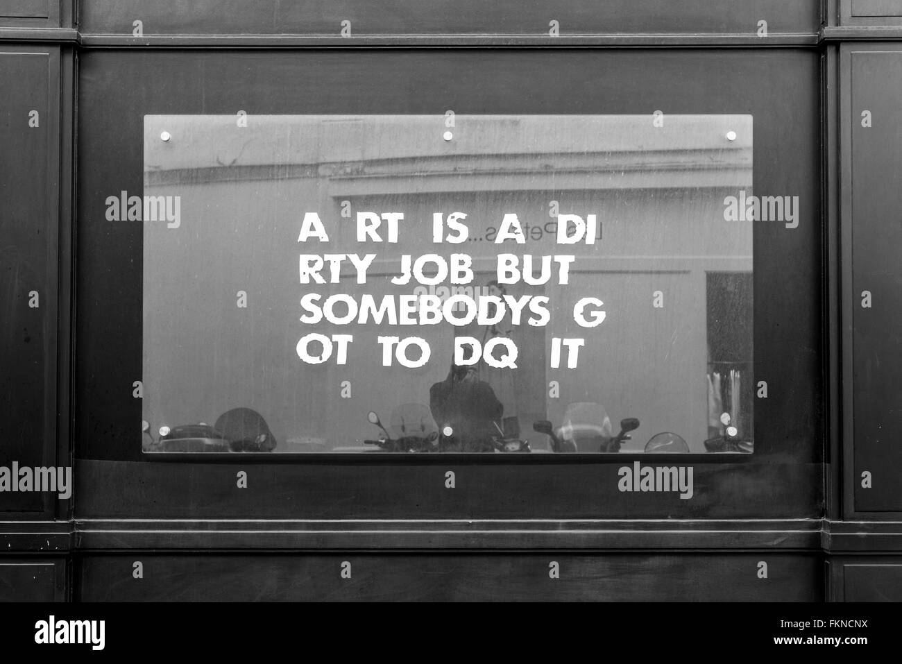 Sign wall france hi-res stock photography and images - Alamy