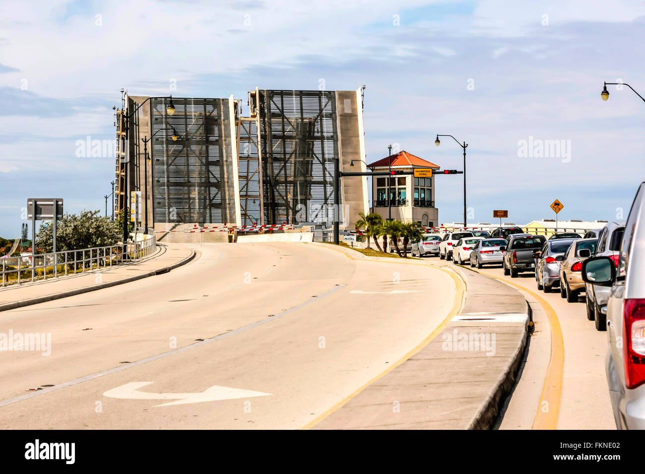 Cantilever platform hi-res stock photography and images - Alamy