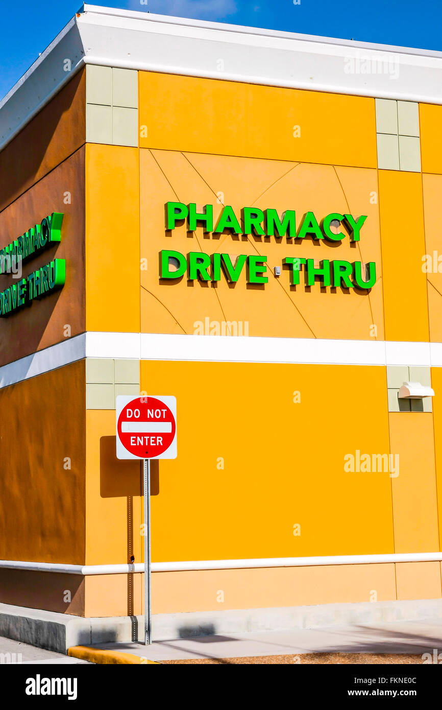 Service drive thru sign hi-res stock photography and images - Alamy