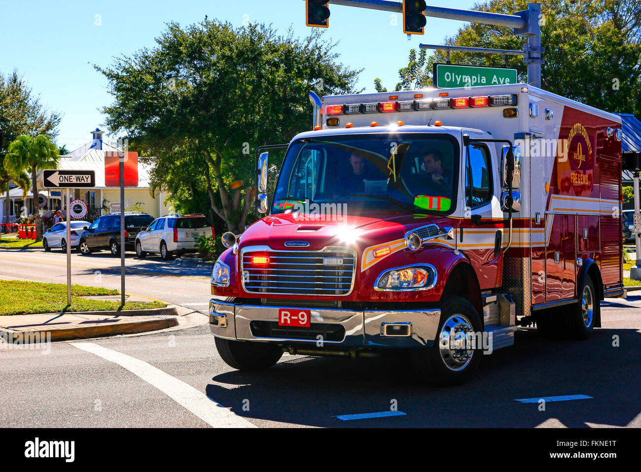 Call ambulance america hi-res stock photography and images - Alamy