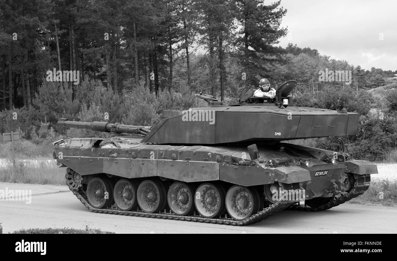 Challenger 2 tank hi-res stock photography and images - Alamy