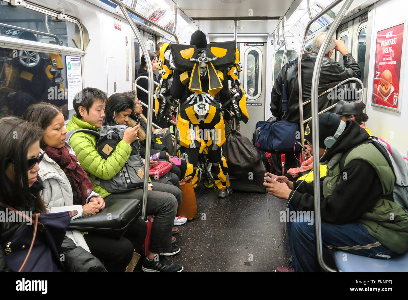 6 train hi-res stock photography and images - Alamy