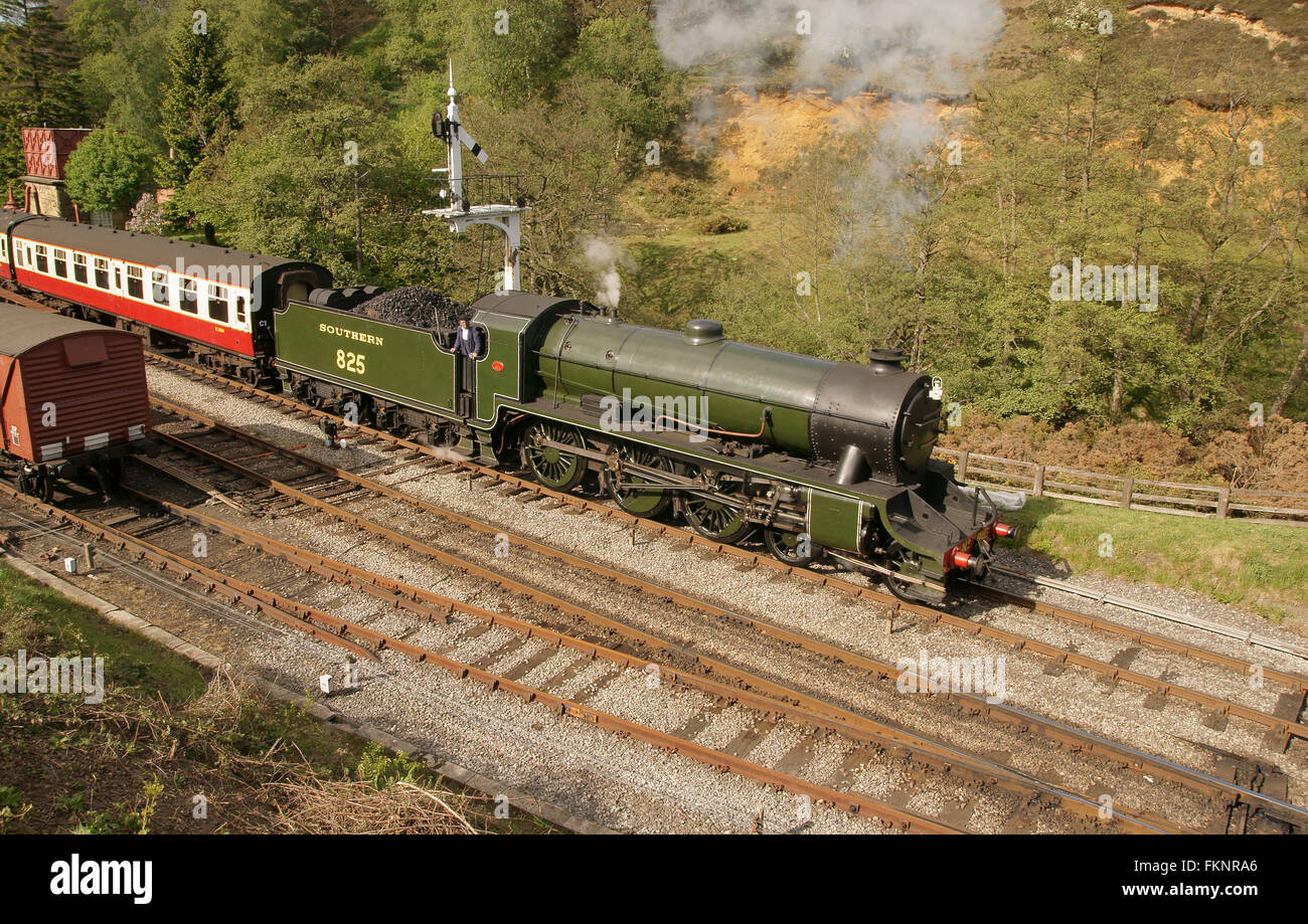 Steam Locomotive Southern 825 departing Goathland bound for Pickering ...