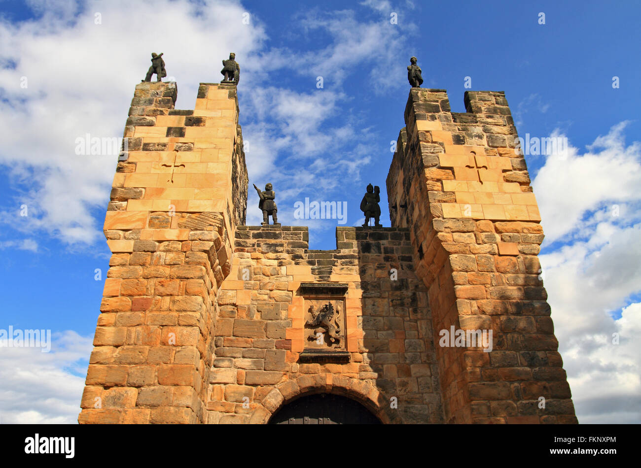 Alnwick castle gatehouse alnwick northumberland hi-res stock ...