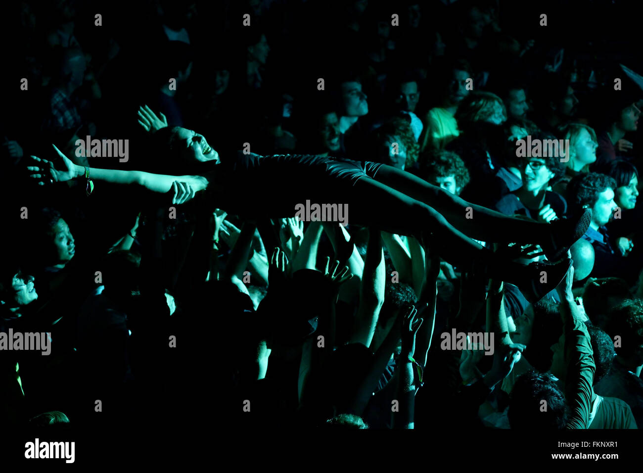 BARCELONA - MAY 30: Audience watch a concert at Heineken Primavera ...
