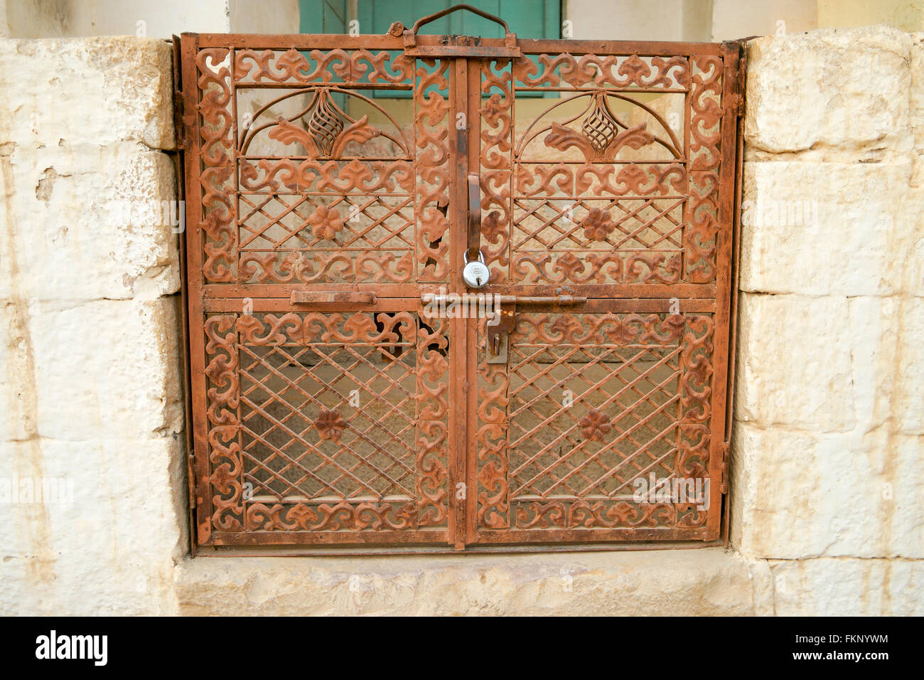 Classic gate hi-res stock photography and images - Alamy