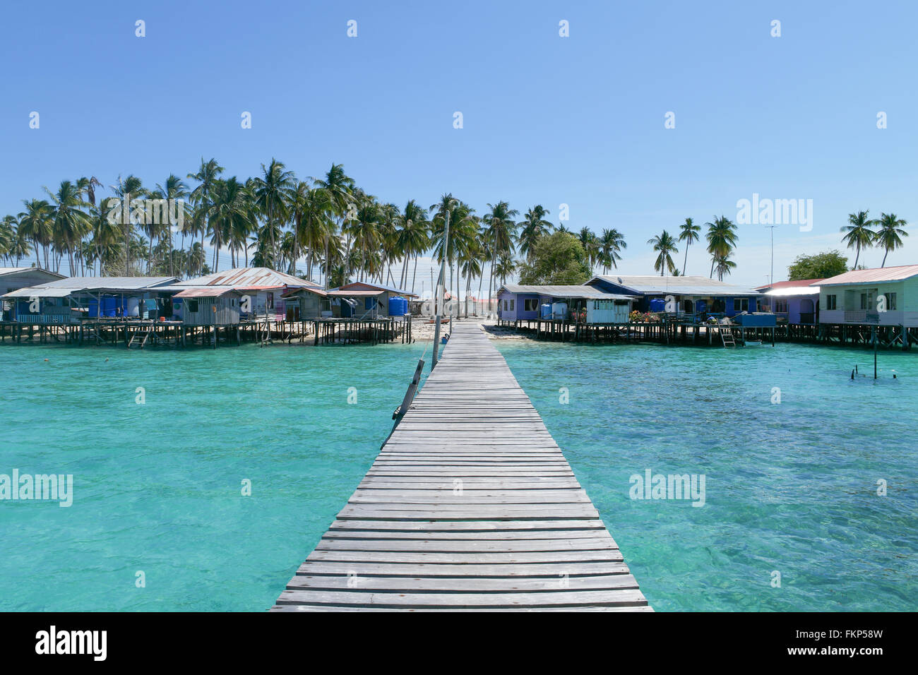 Omadal island village located in semporna hi-res stock photography and ...