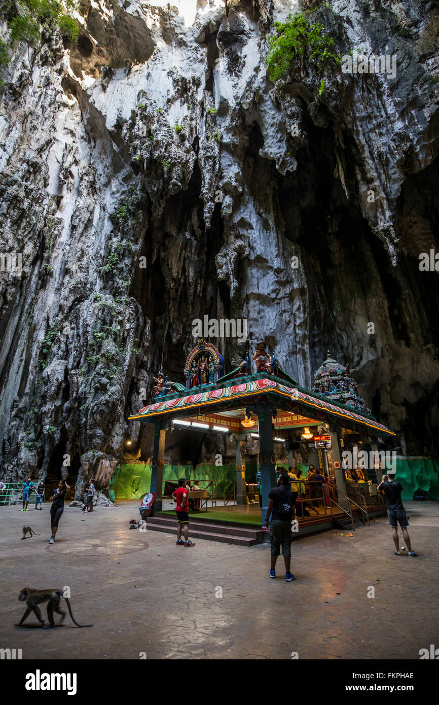 Hindu shrine temple cave hi-res stock photography and images - Alamy