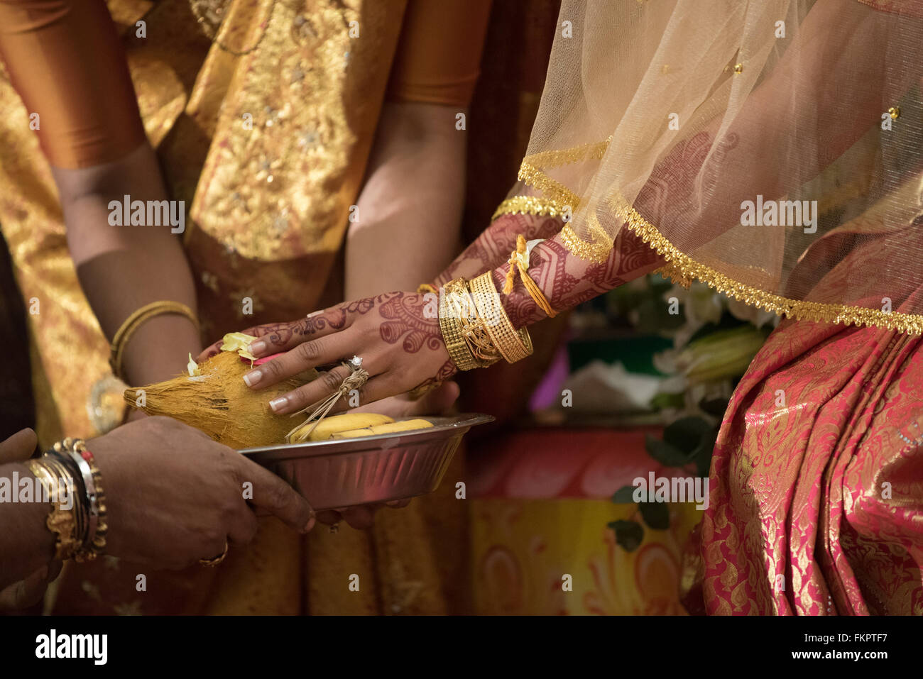 Hindu wedding hi-res stock photography and images - Alamy