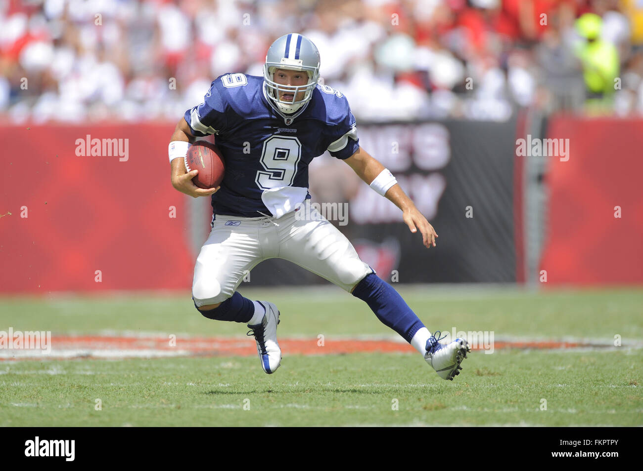 September 13, 2009 - Dallas Cowboys quarterback Tony Romo (9) in action ...