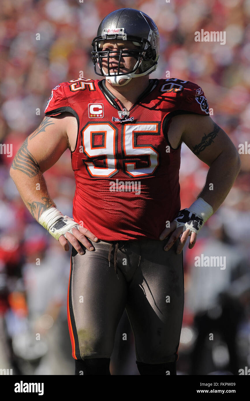 Chris hovan tampa bay buccaneers hi-res stock photography and images ...