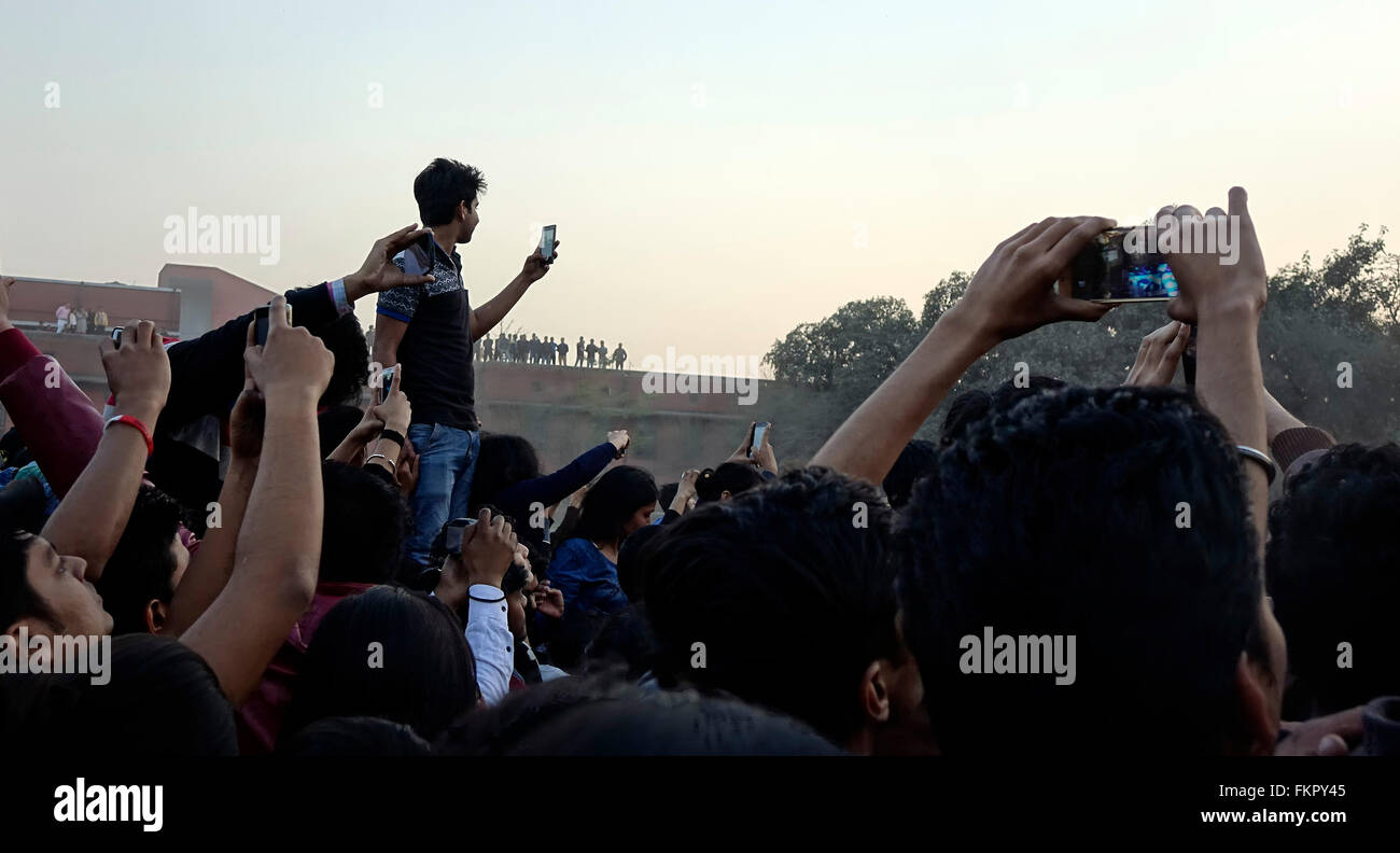 Crowd of university students hi-res stock photography and images - Alamy