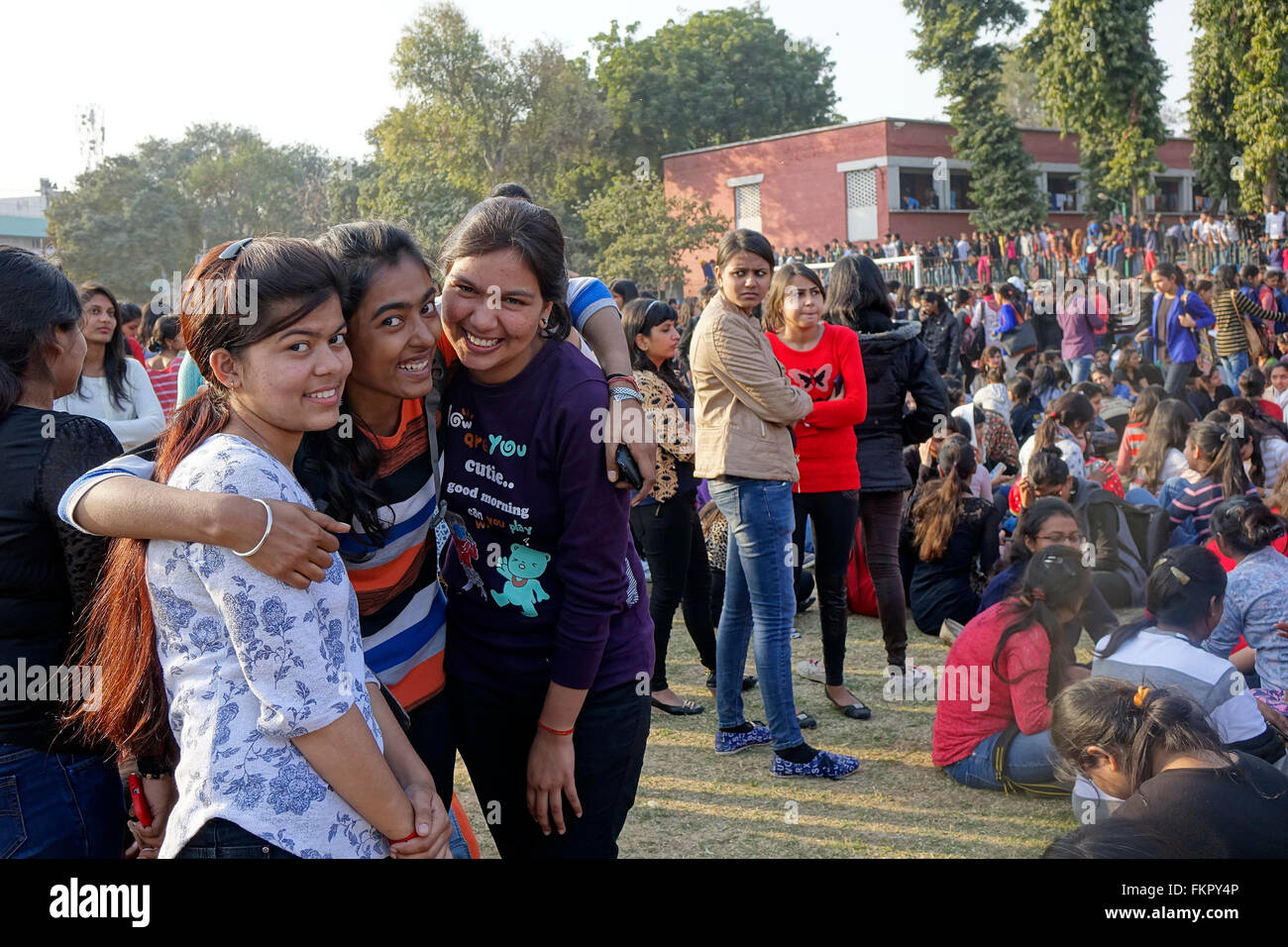 Crowd of students hi-res stock photography and images - Alamy