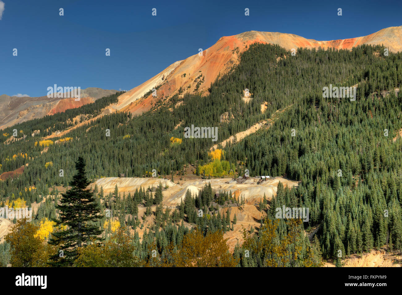 Red mountain pass hi-res stock photography and images - Alamy