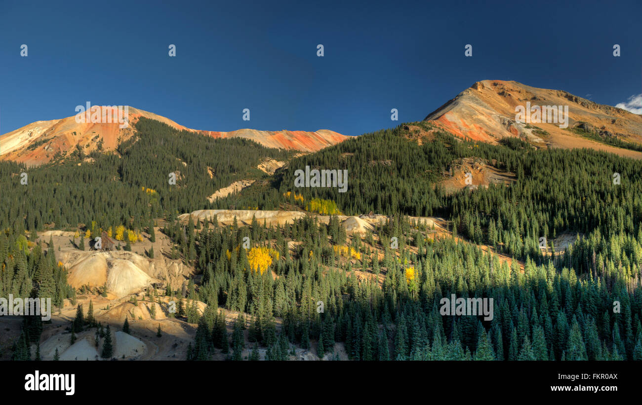 Red mountain pass hi-res stock photography and images - Alamy