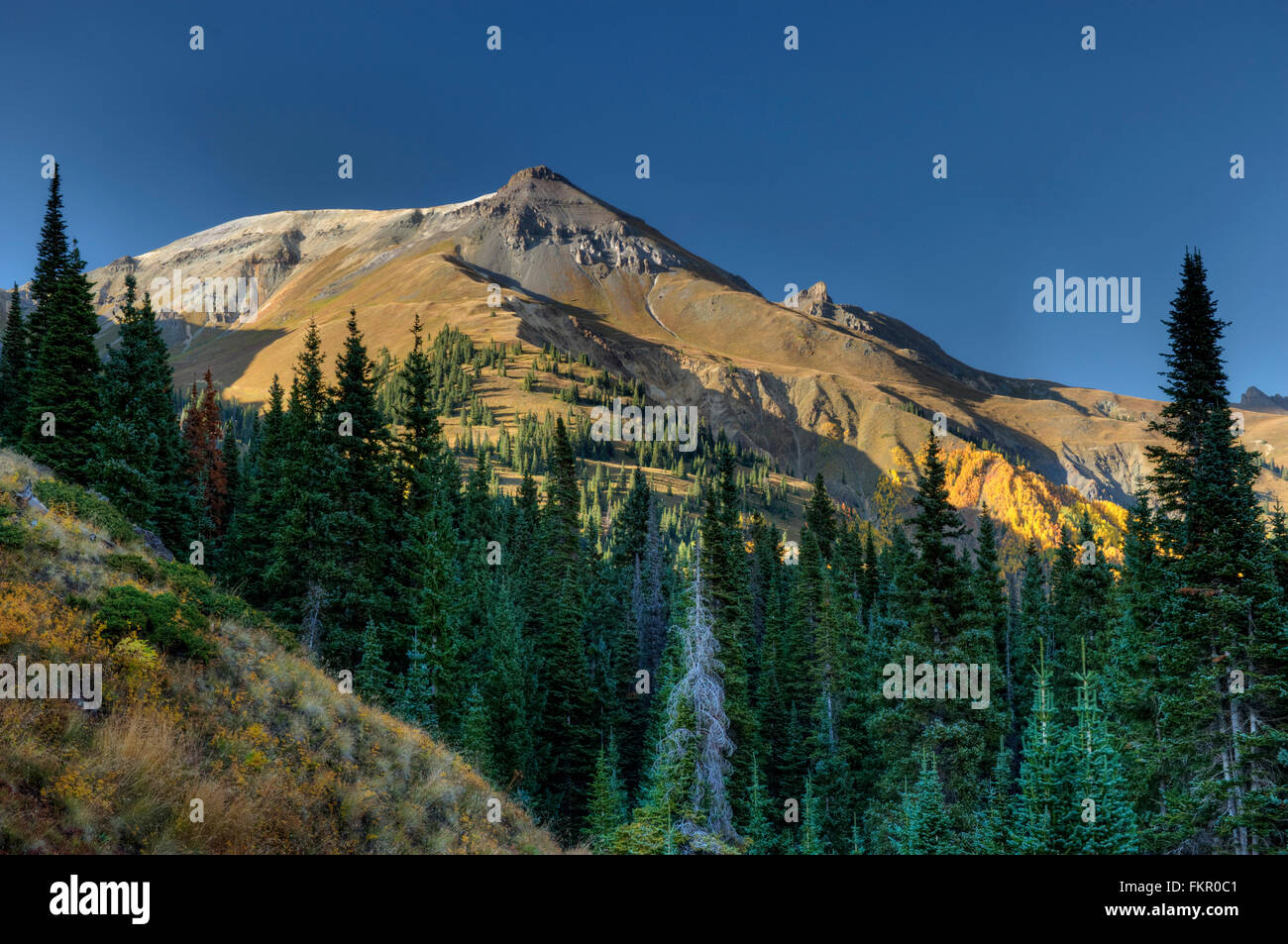 Red mountain pass hi-res stock photography and images - Alamy