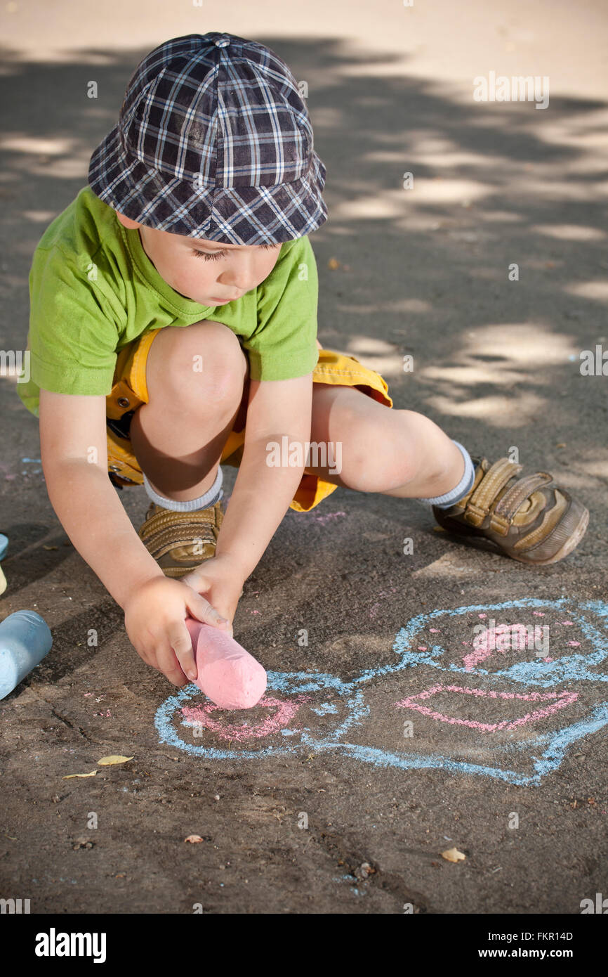 Drawing with chalk hi-res stock photography and images - Alamy