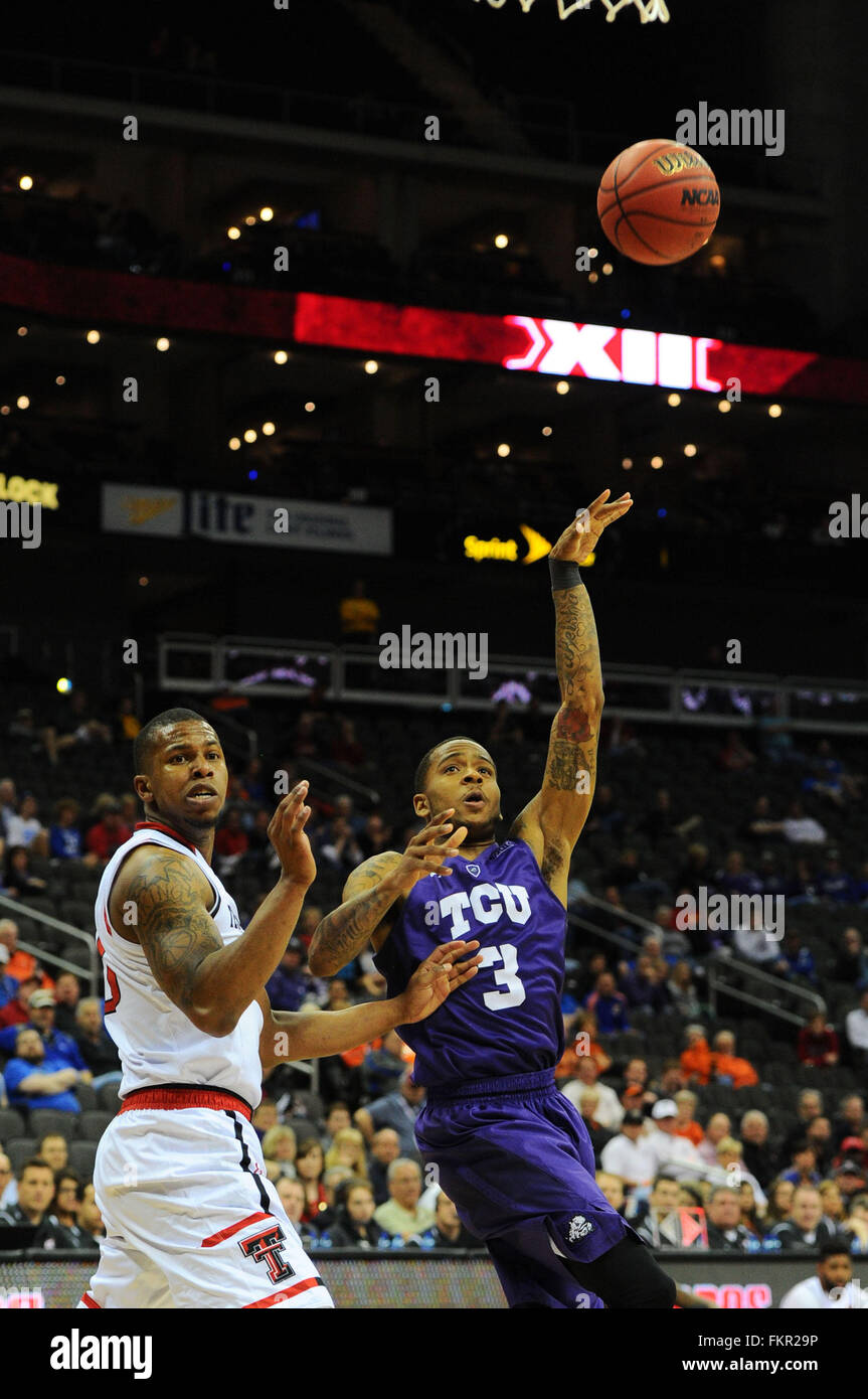Basketball lob pass hi-res stock photography and images - Alamy