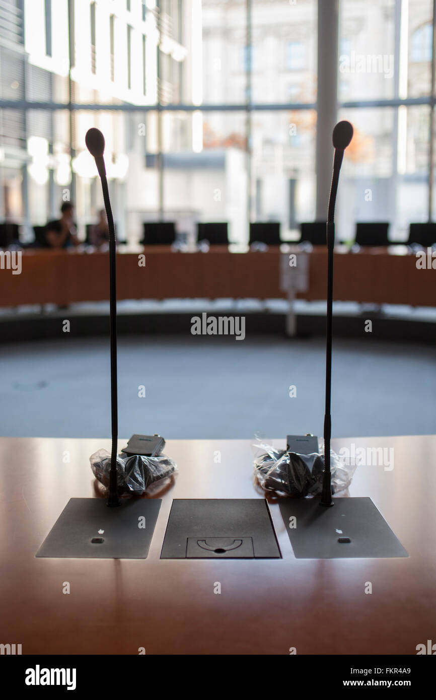 Focus on microphones in hi-res stock photography and images - Alamy