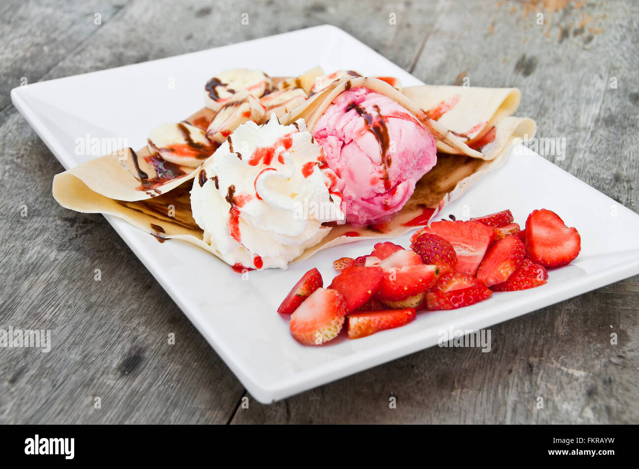 Whipped cream fillings hi-res stock photography and images - Alamy