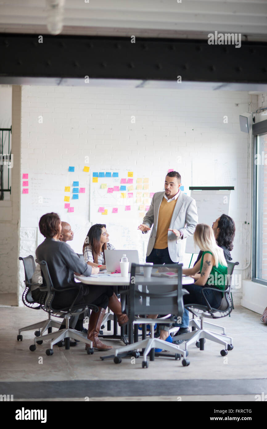 Business attire vertical hi-res stock photography and images - Alamy