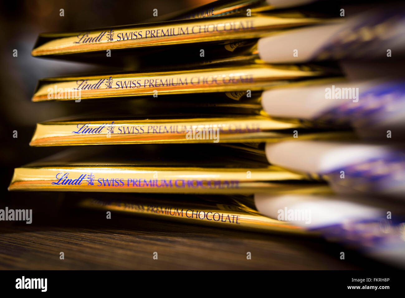 Lindt chocolate shop hi-res stock photography and images - Alamy