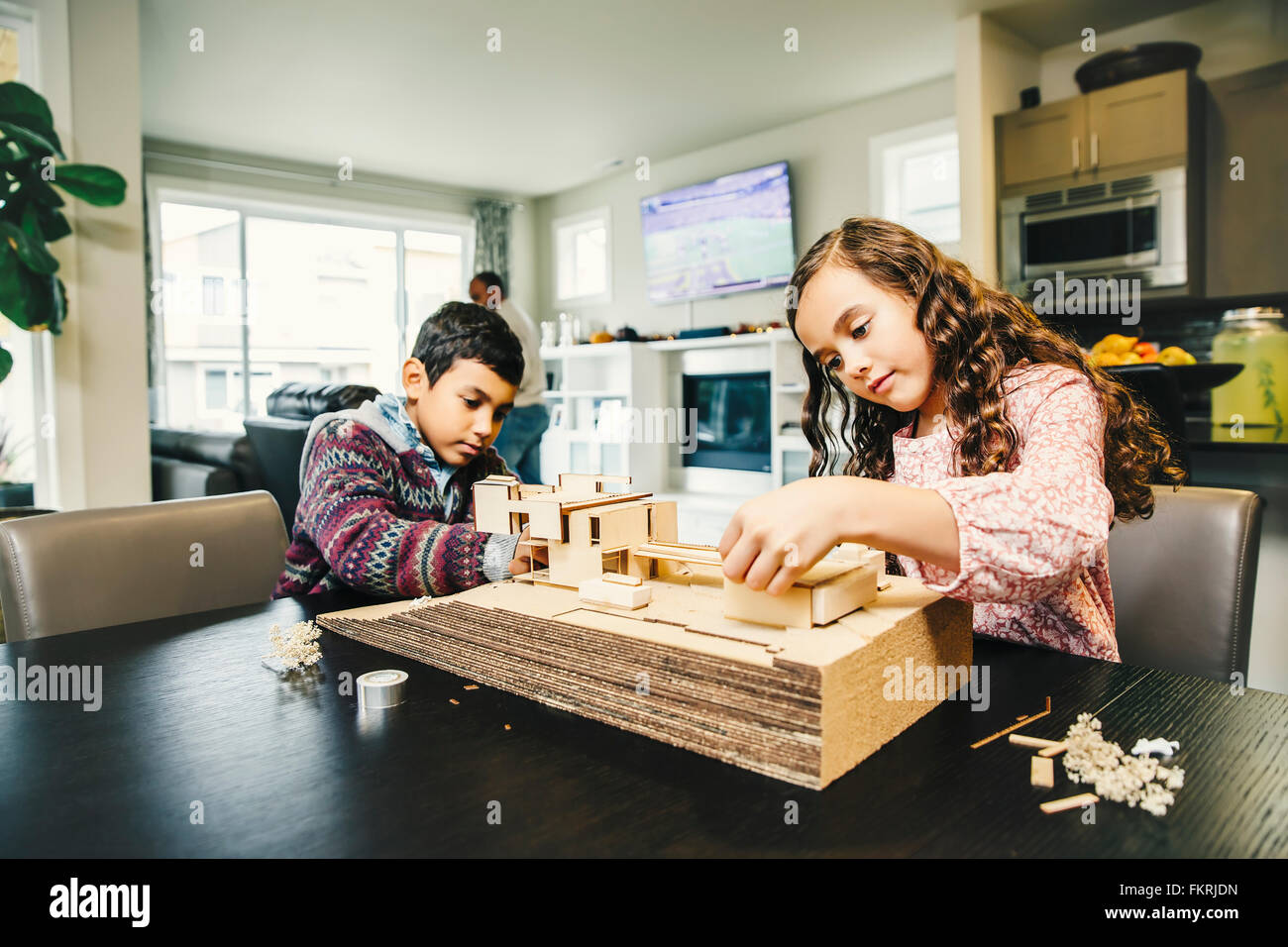 African child model building hi-res stock photography and images - Alamy