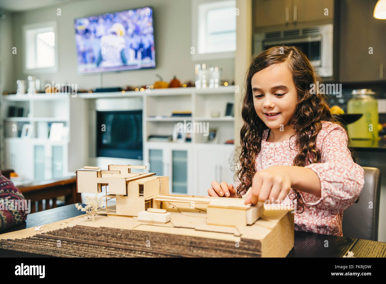 African child model building hi-res stock photography and images - Alamy