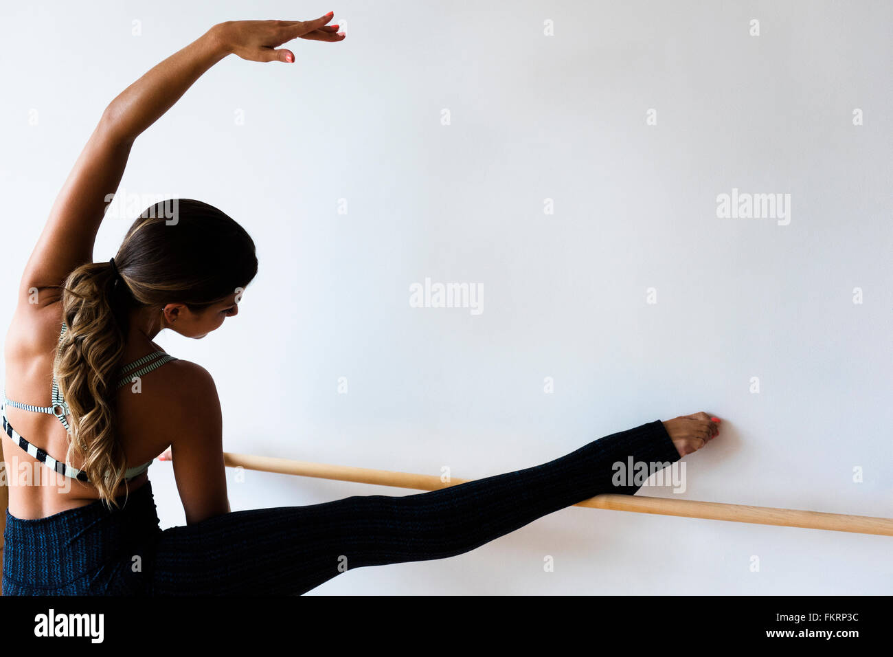 Dancer in ballet studio hi-res stock photography and images - Alamy