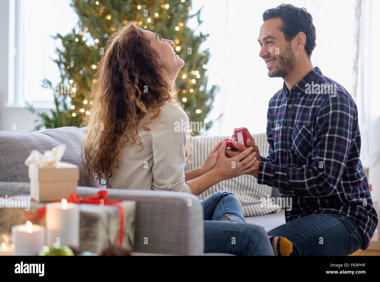 Man proposing marriage woman hi-res stock photography and images - Alamy