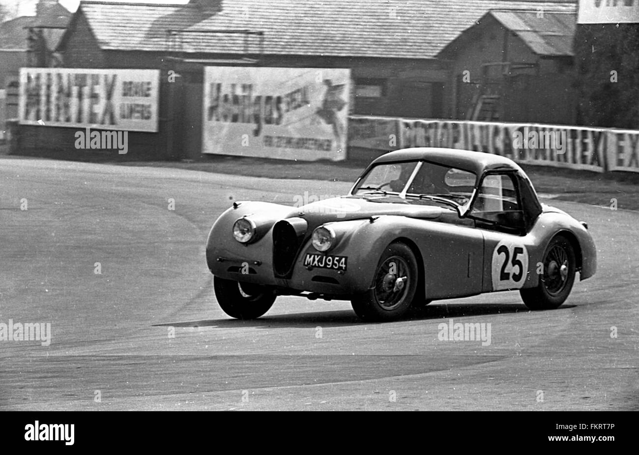 1960 Jaguar XK120 no 25 Aintree 200 Stock Photo - Alamy