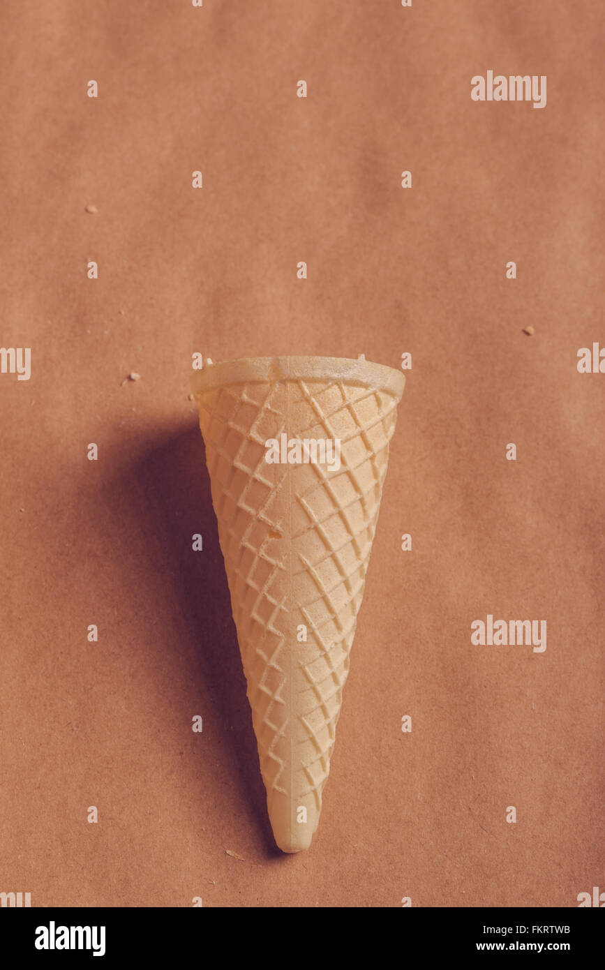 Retro ice cream cone hi-res stock photography and images - Alamy
