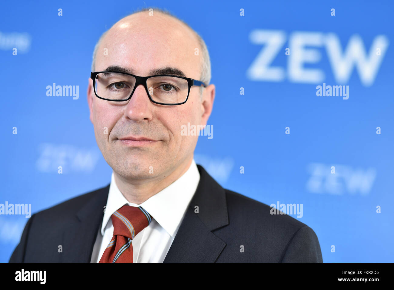 Zew logo hi-res stock photography and images - Alamy