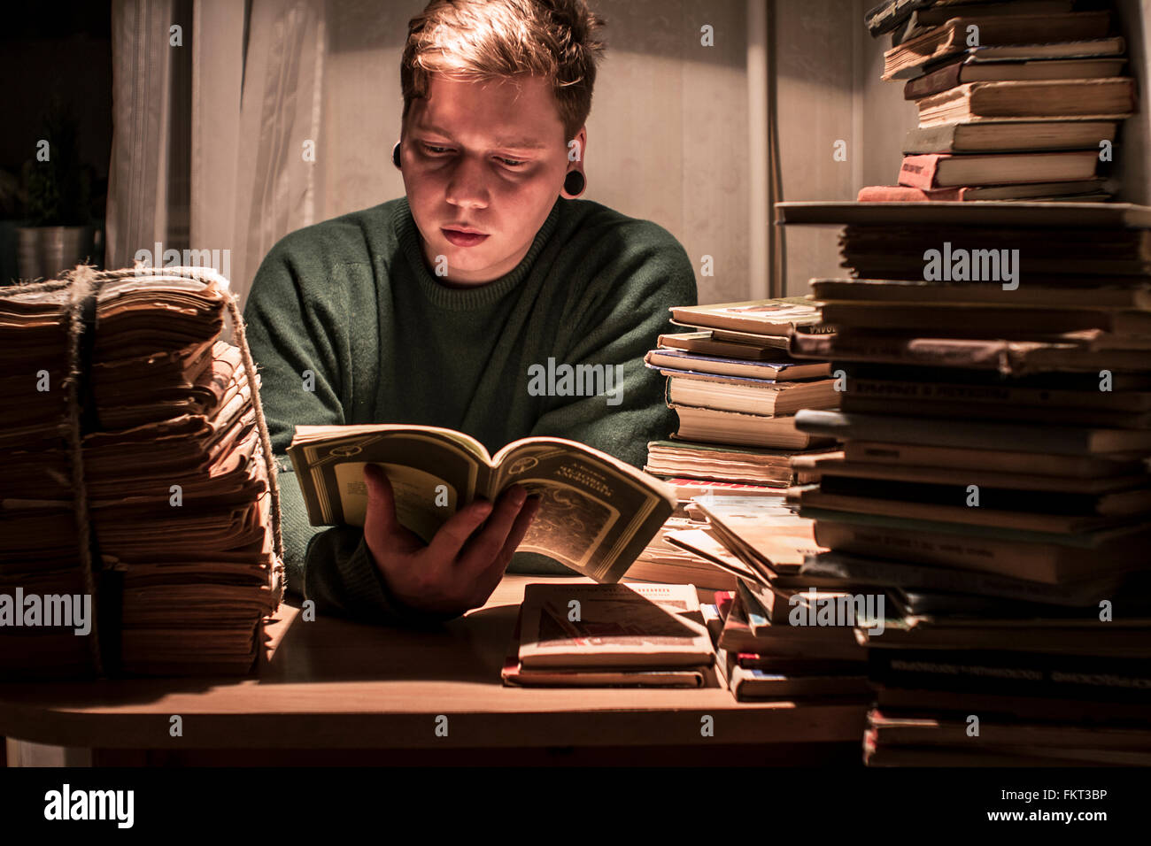 Reading stack hi-res stock photography and images - Alamy