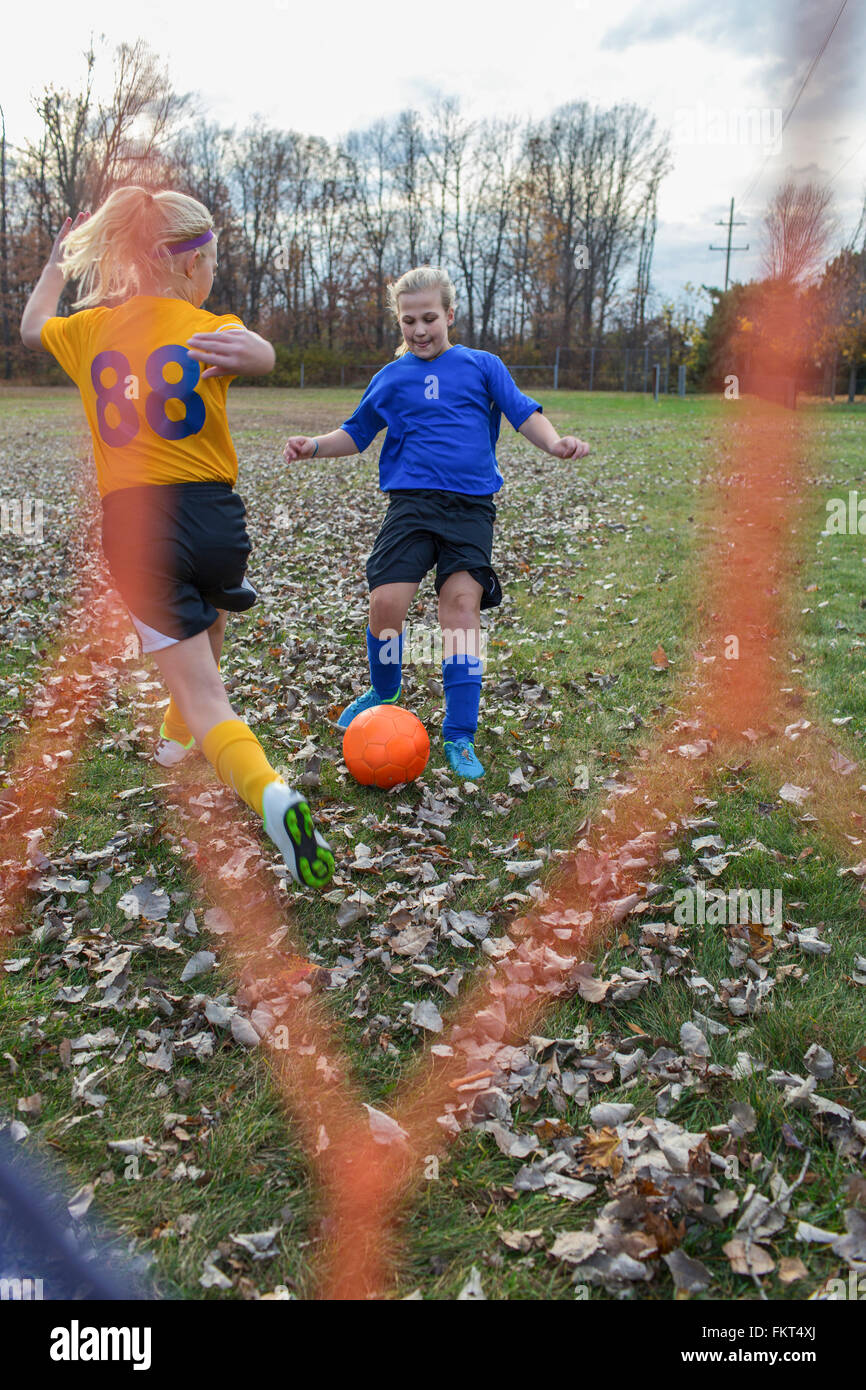 Girl playing soccer hi-res stock photography and images - Alamy