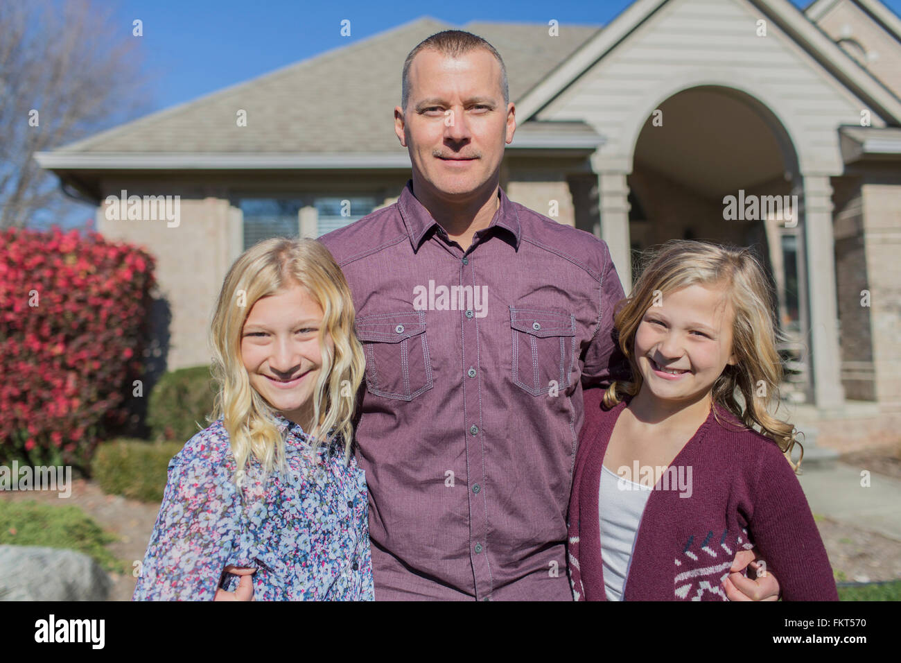 Dad with two daughters hi-res stock photography and images - Alamy