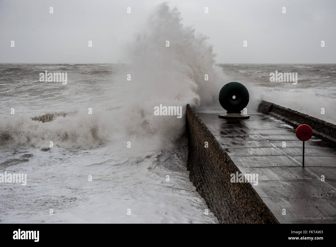 Storm Imogen lashes Brighton Beach with gale force winds. The Met ...