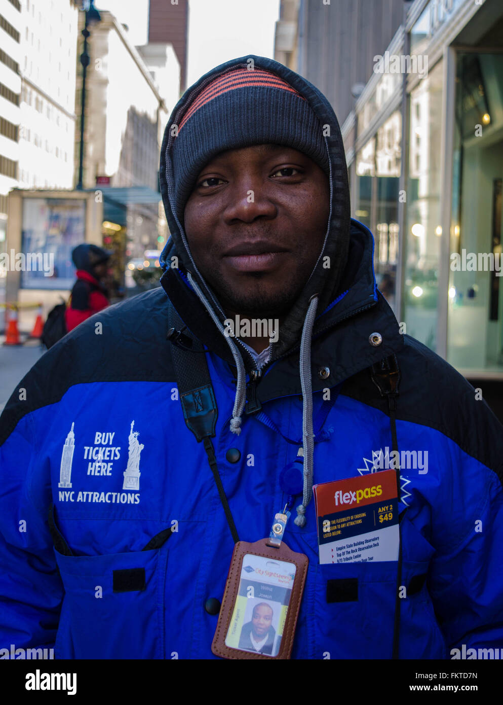 Man new york street hat hi-res stock photography and images - Alamy