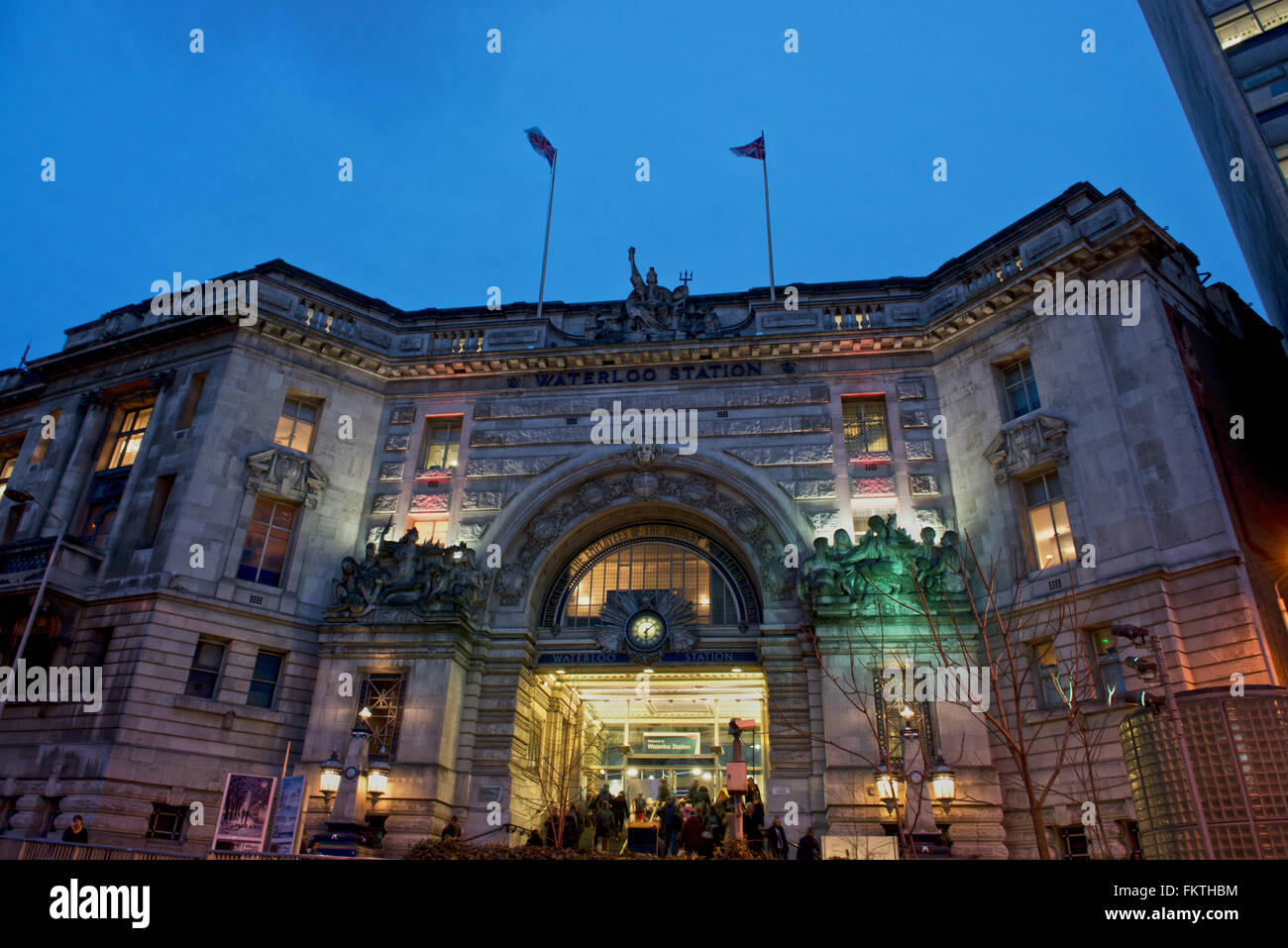 Station clock waterloo station london hi-res stock photography and ...