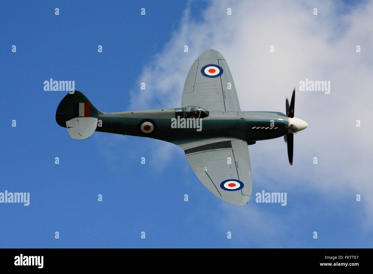BBMF Spitfire PS915 kicks off the air display at Shuttleworth Uncovered ...