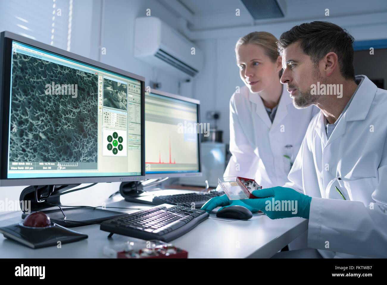 Scientist using an electron microscope hi-res stock photography and ...