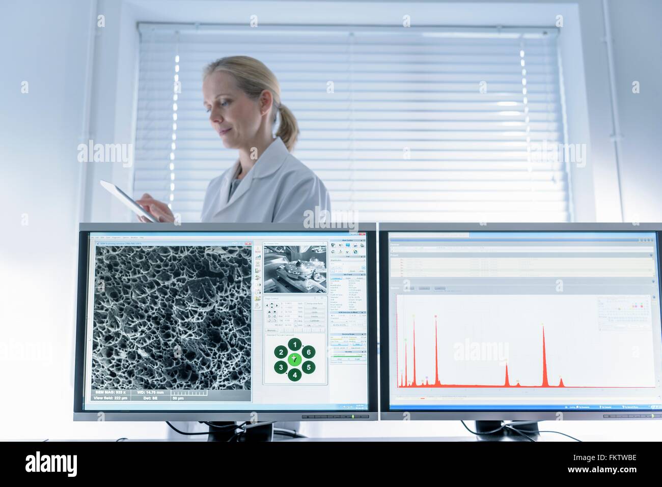 Scientist using an electron microscope hi-res stock photography and ...