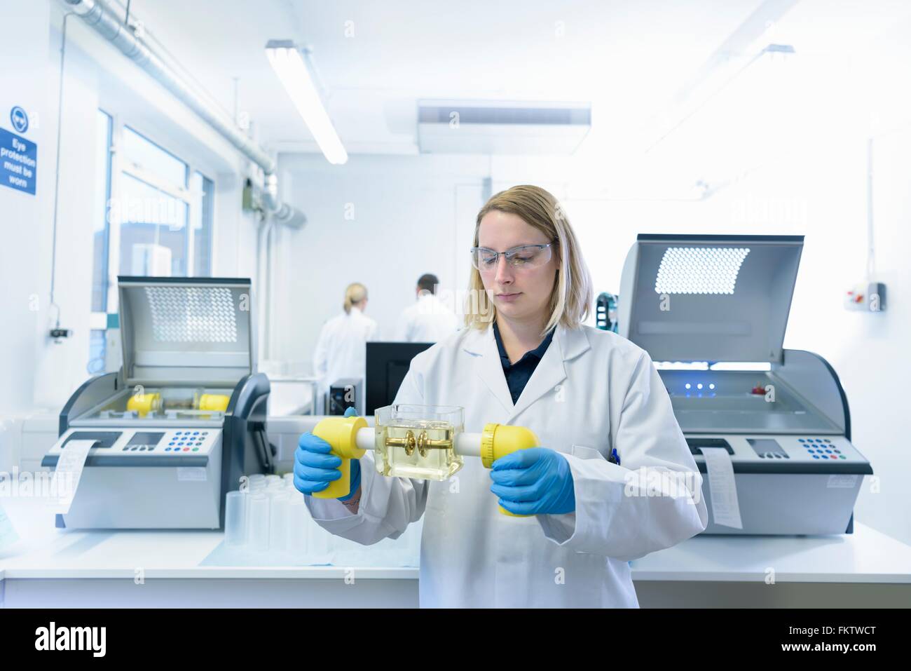 Oil in lab hi-res stock photography and images - Alamy
