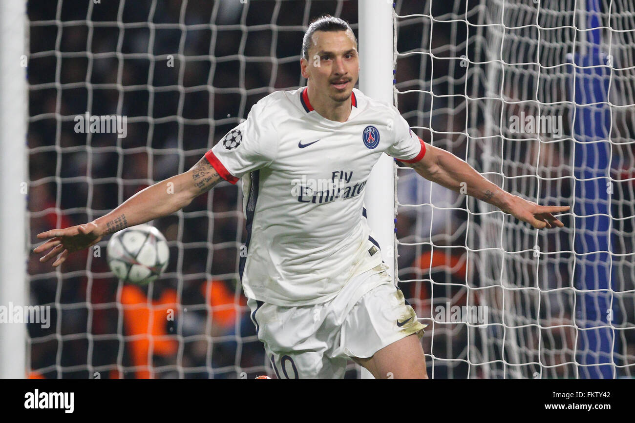 Zlatan Ibrahimovic of Paris Saint-Germain celebrates scoring to make it ...