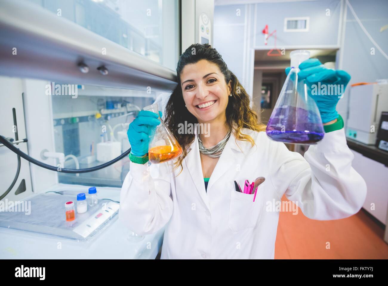 Female scientist monitoring pH solutions by using ph indicators Stock ...