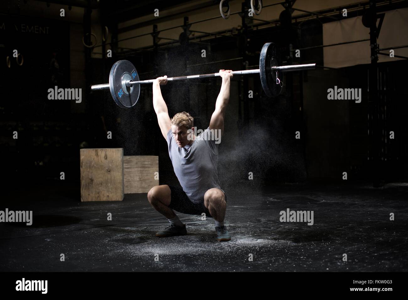 Man weightlifting hi-res stock photography and images - Alamy