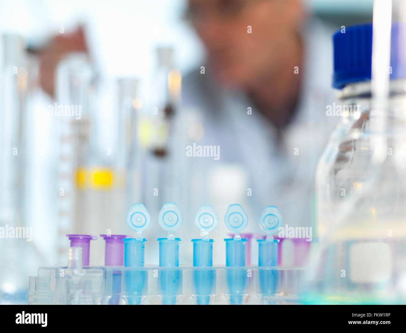 Laboratory scientist hi-res stock photography and images - Alamy