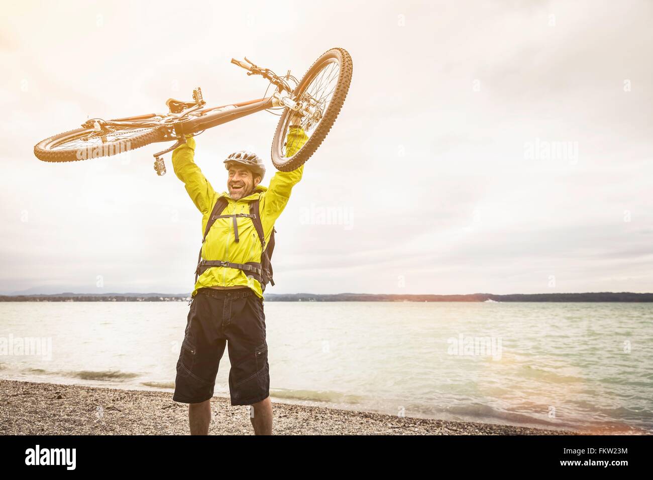 Lakeside bicycle trail hi-res stock photography and images - Alamy